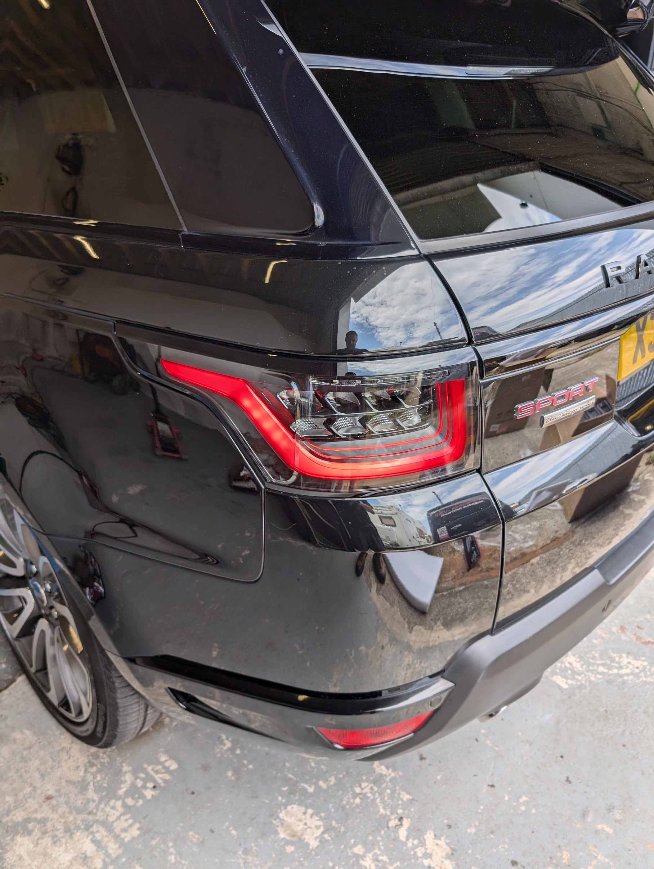 Range Rover Sport (L494) LED Rear Sequential Tail Lights — Xenons Online